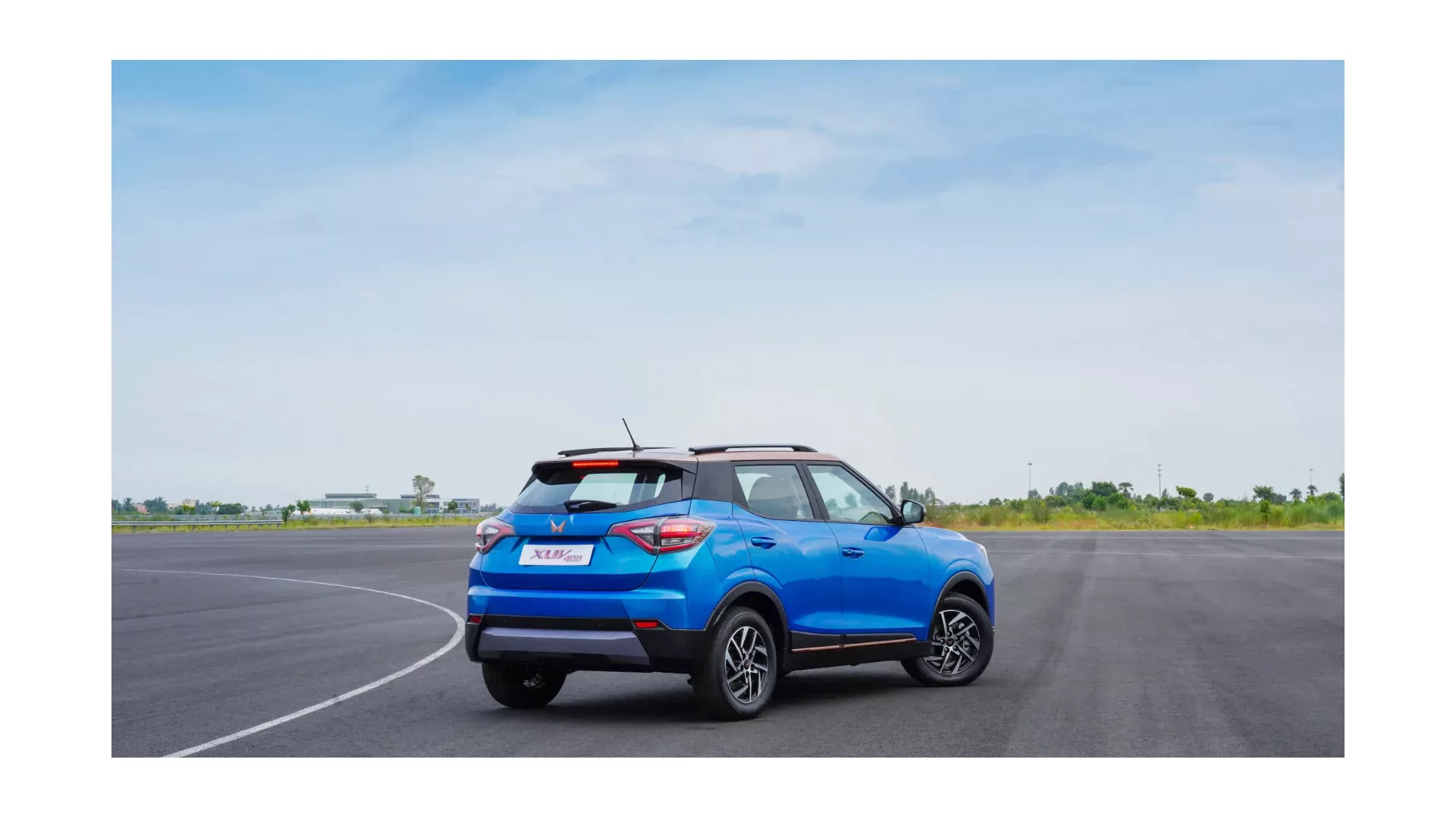 Mahindra XUV400 - Colours, Features, Safety, Price & Images